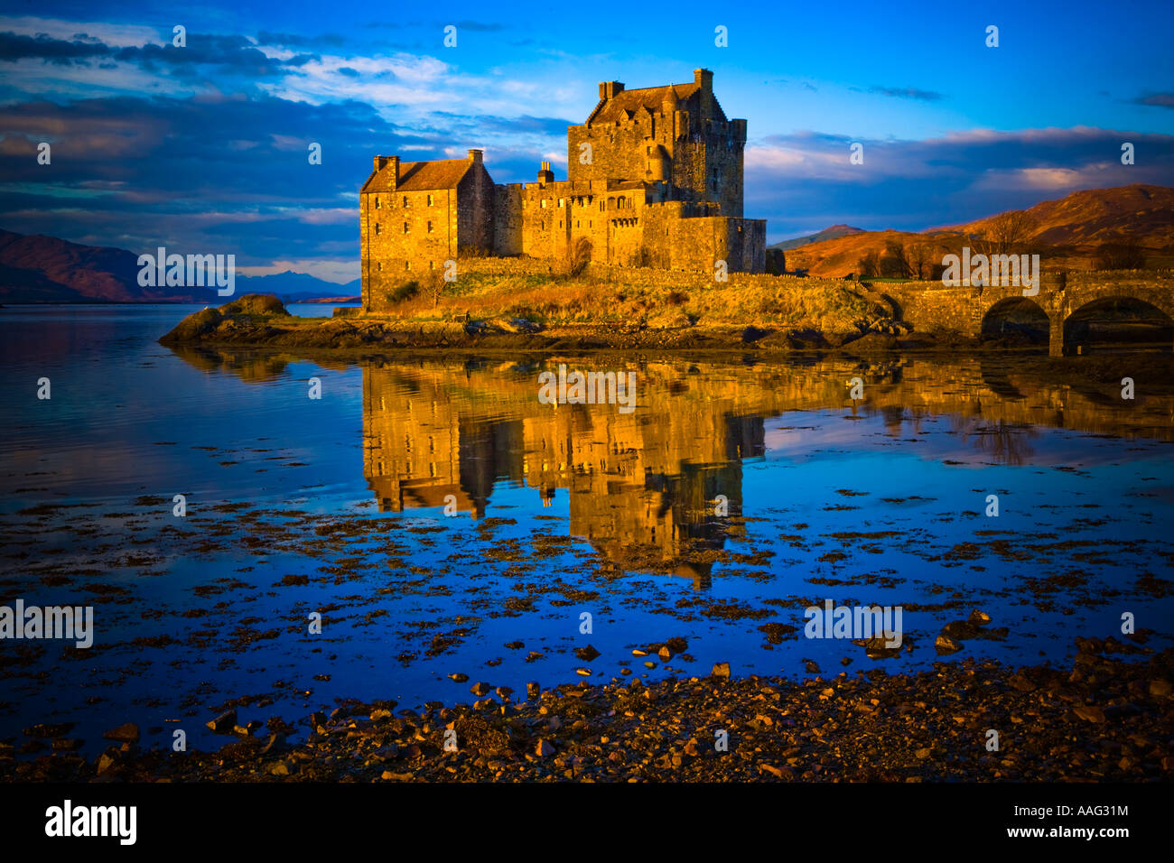 EILEAN DONAN CASTLE ON LOCH DUICH WEST COAST SCOTLAND Stock Photo - Alamy