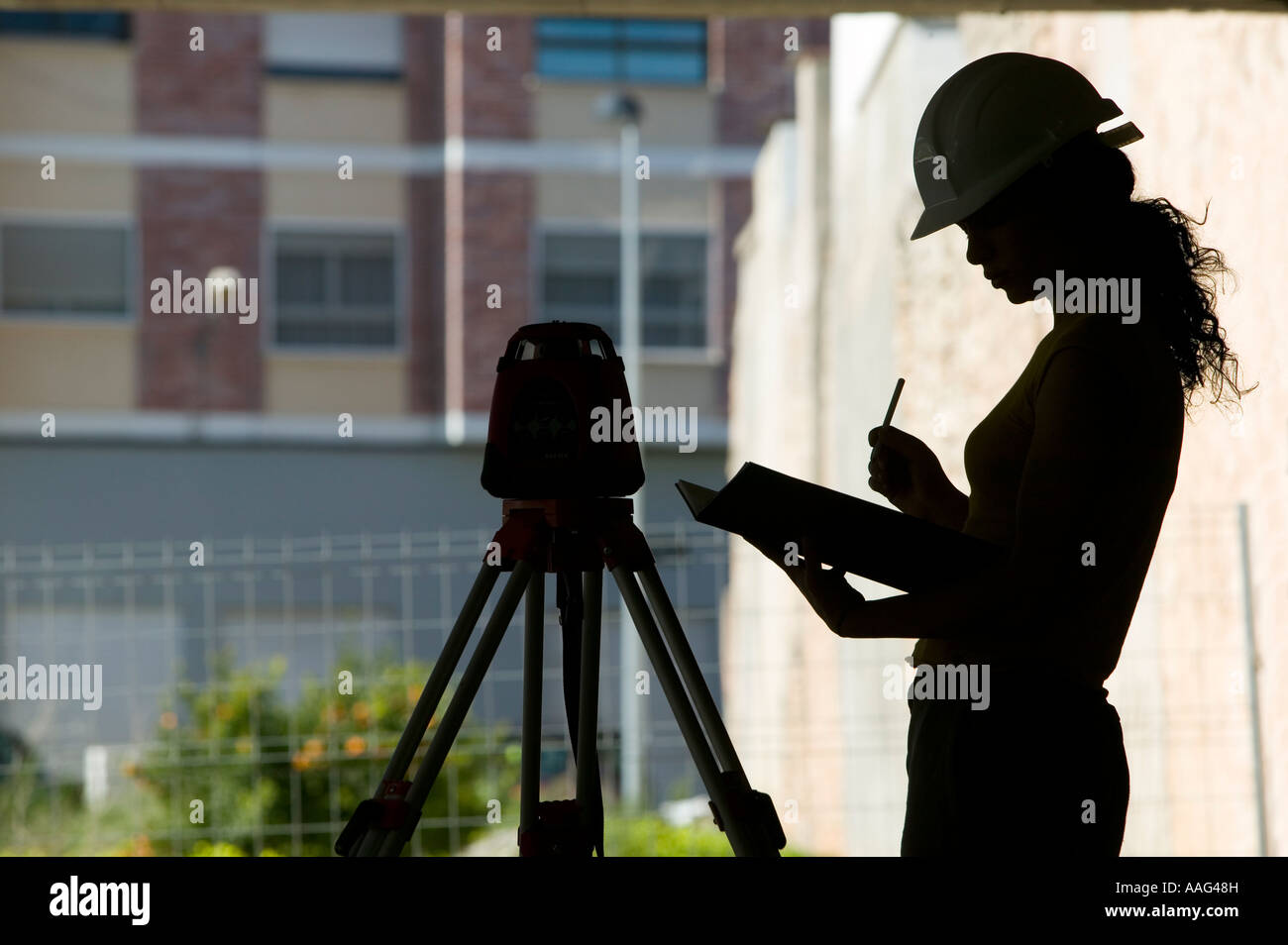 Female surveyor theodolite hi-res stock photography and images - Alamy