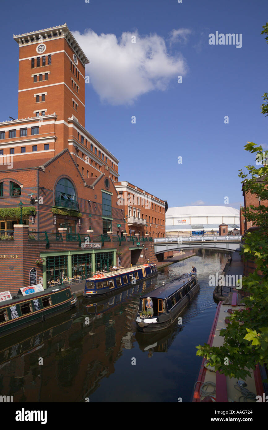 Birmingham canal area vertical hi-res stock photography and images - Alamy