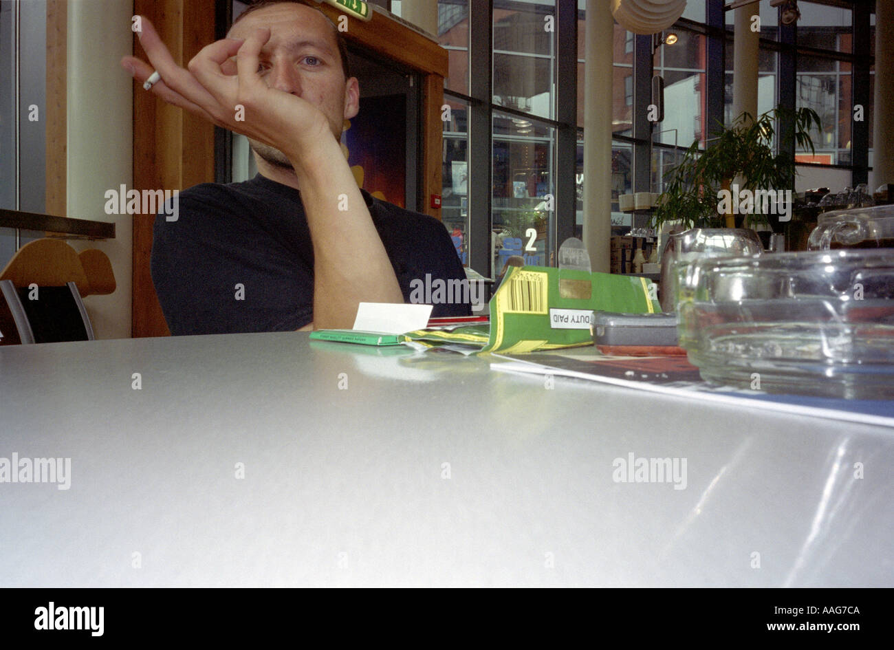 Smoking outside cafe table hi-res stock photography and images - Alamy