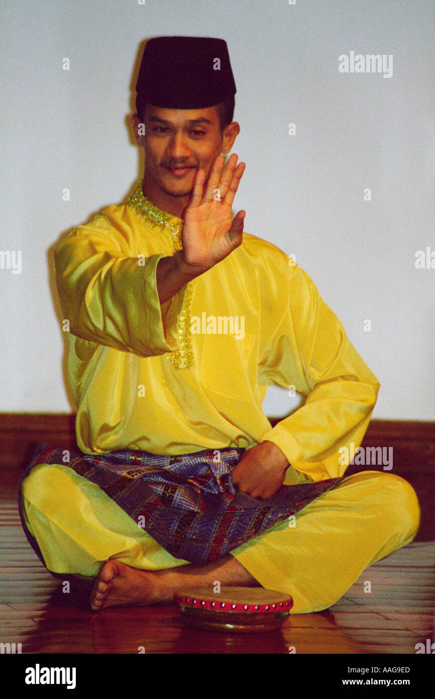Male performing traditional malaysian dancing Stock Photo - Alamy