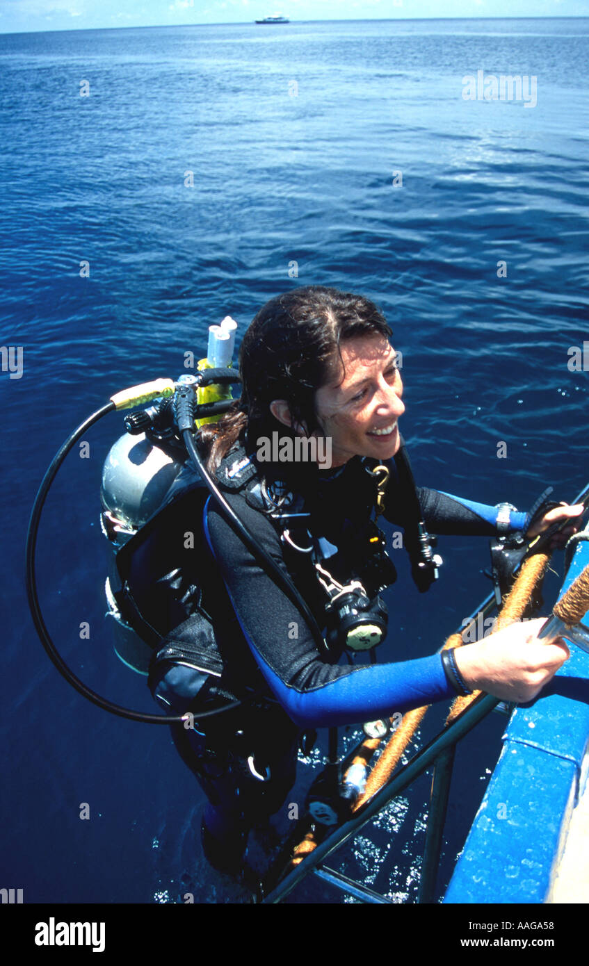 Scuba diver on dhoni hi-res stock photography and images - Alamy