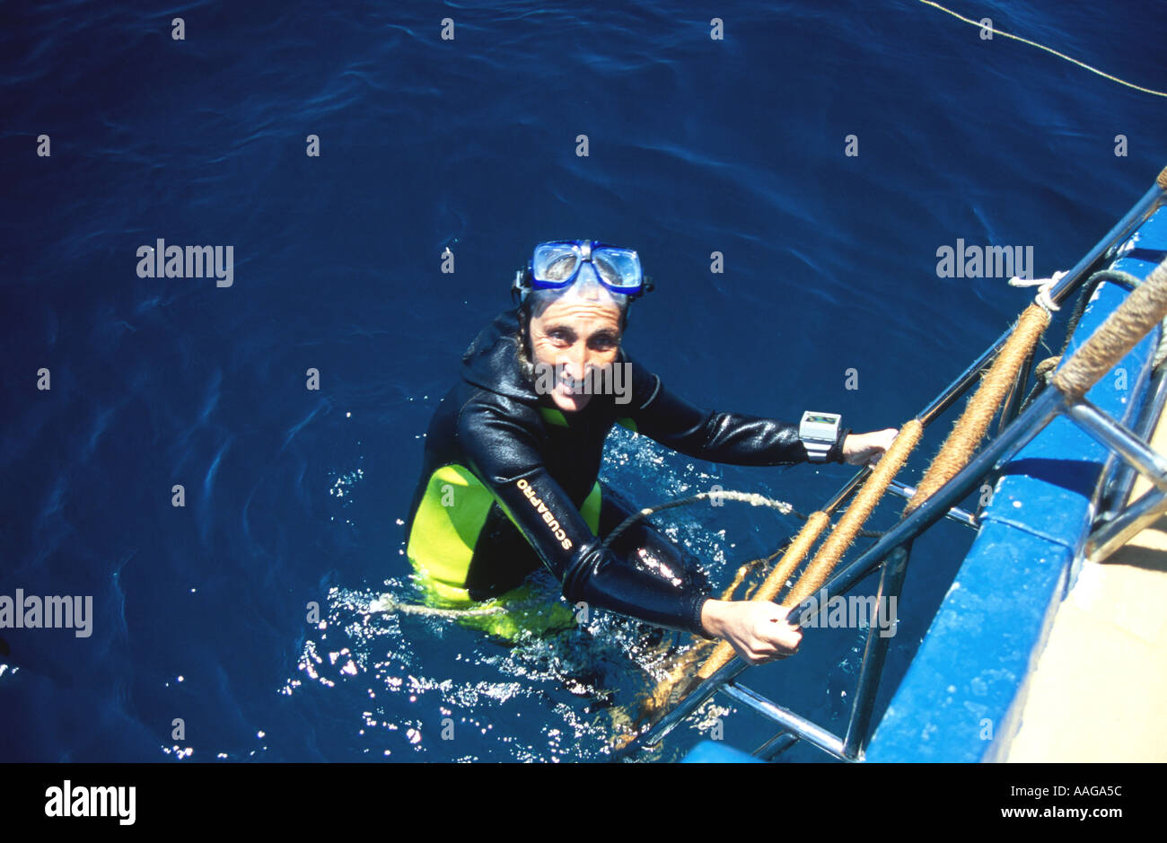 Lady scuba diver hi-res stock photography and images - Alamy