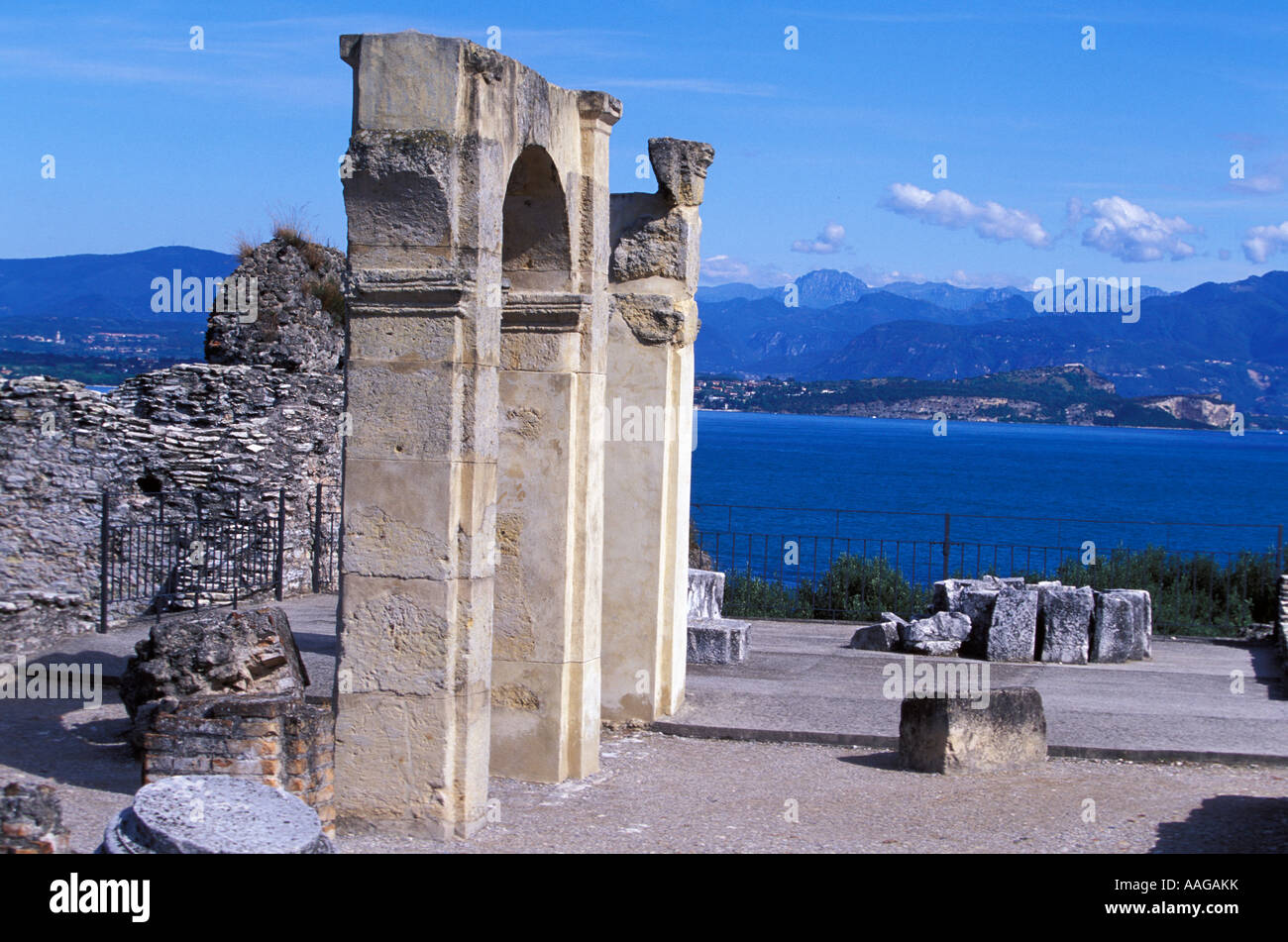 Grotte di Catullo Sirmione Lake Garda Lombardy Italy Stock Photo - Alamy Grotte di Catullo Sirmione Lake Garda Lombardy Italy Stock Photo - Alamy