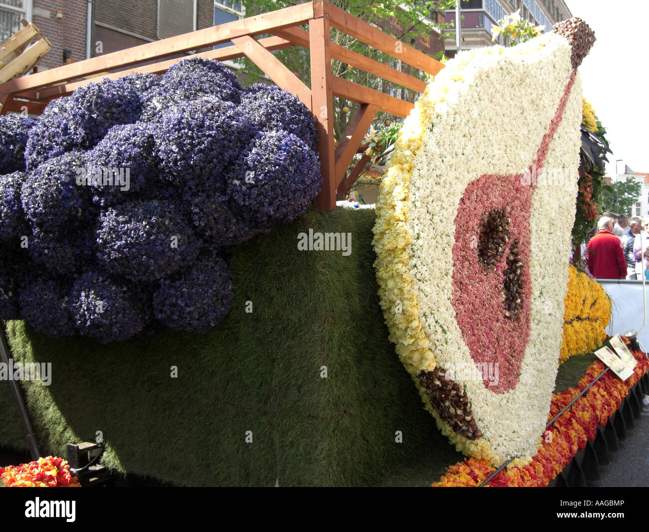 Float at the Haarlem Bloemencorso flower parade The Netherlands 2007 ...