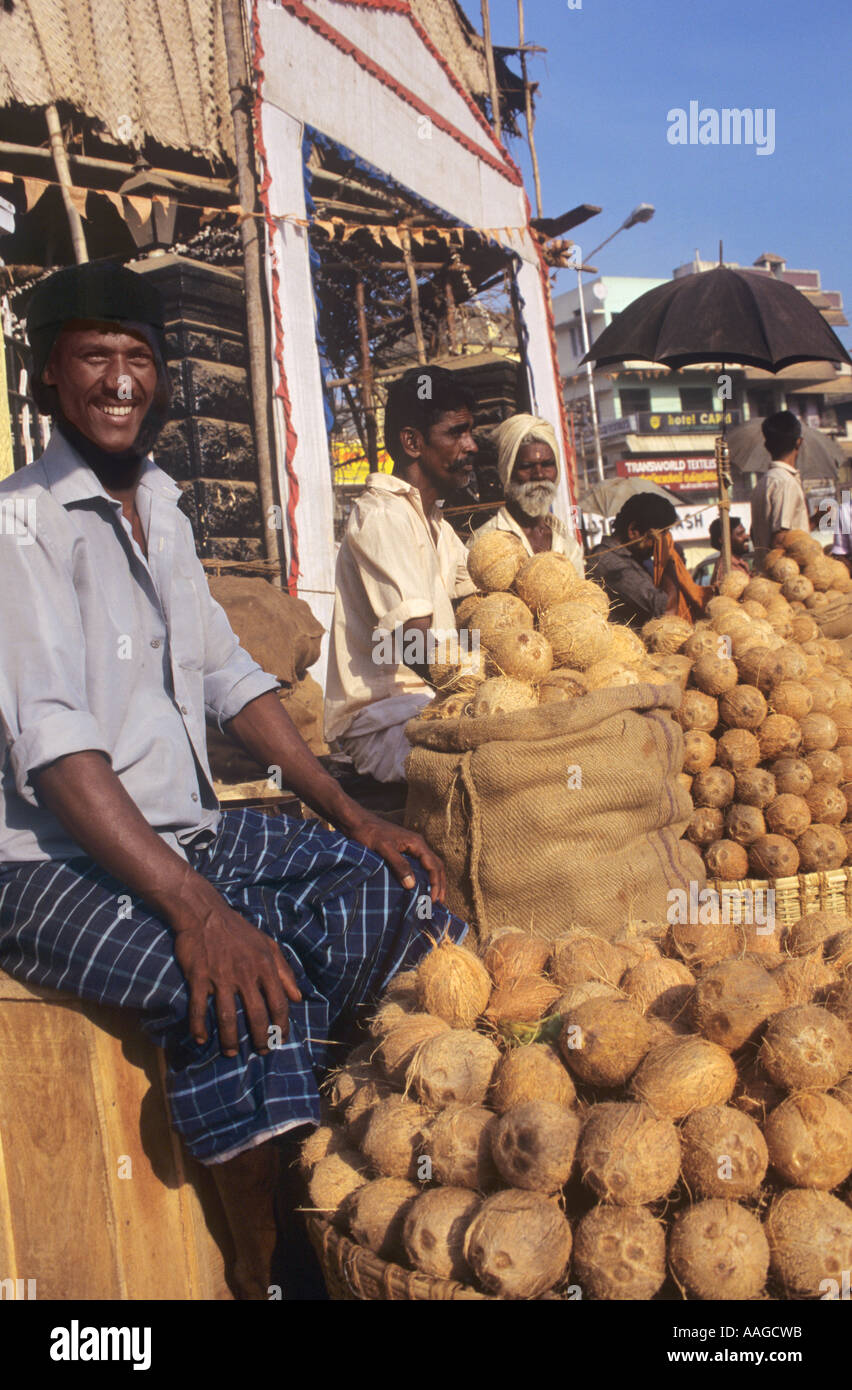 Coconut sellers hi-res stock photography and images - Alamy