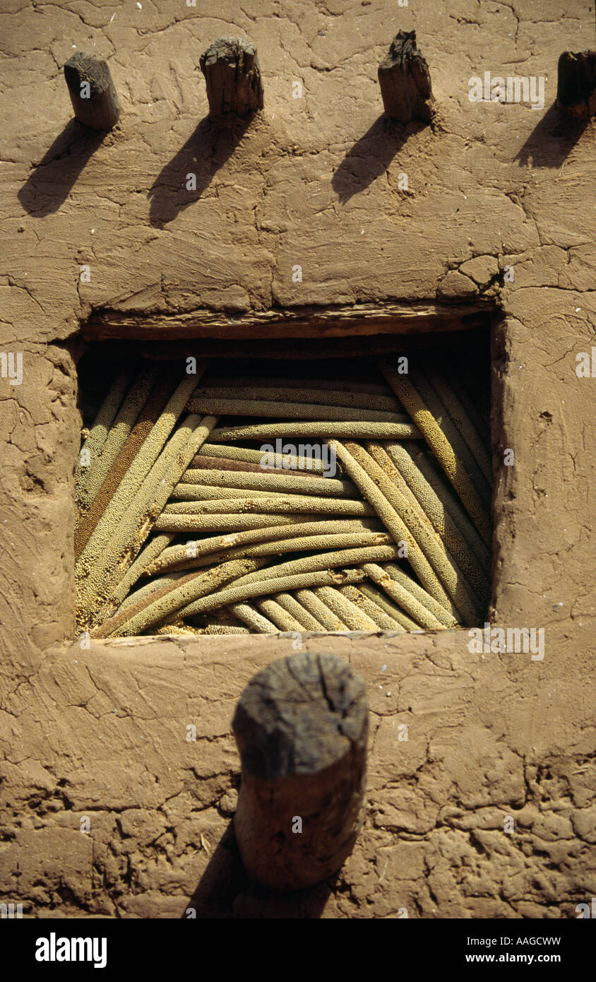 Dogon granary - Teli, Pays Dogon, MALI Stock Photo - Alamy