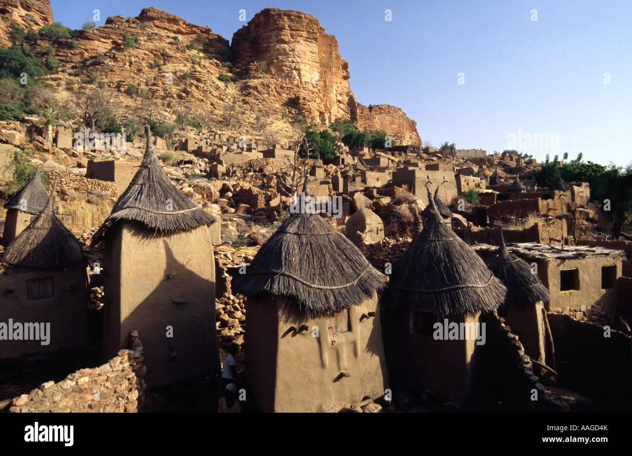 Dogon village cliffs hi-res stock photography and images - Alamy