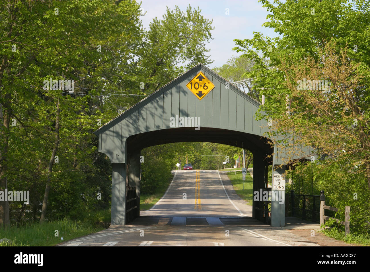 Illinois long grove quaint shopping hi-res stock photography and images ...