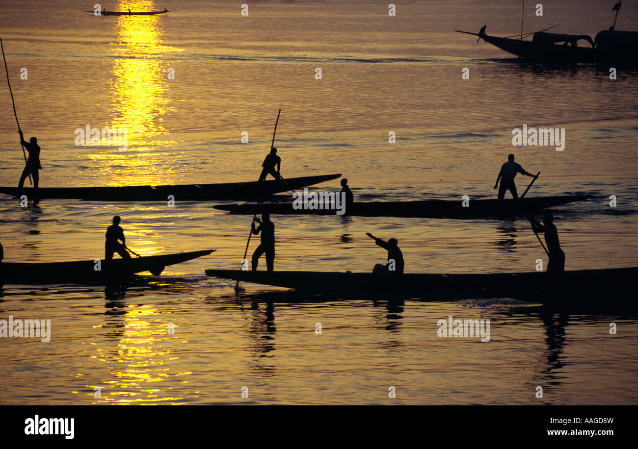 Pirogues on the Niger River at sunset - Mopti, MALI Stock Photo - Alamy