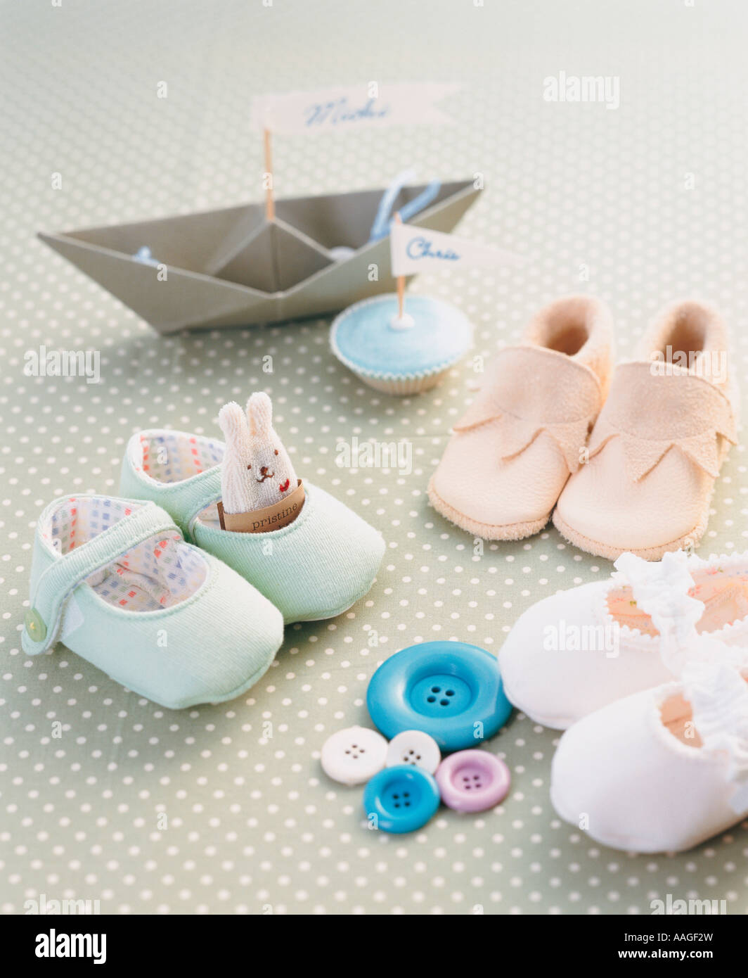 Shoes button cute paper hi-res stock photography and images - Alamy