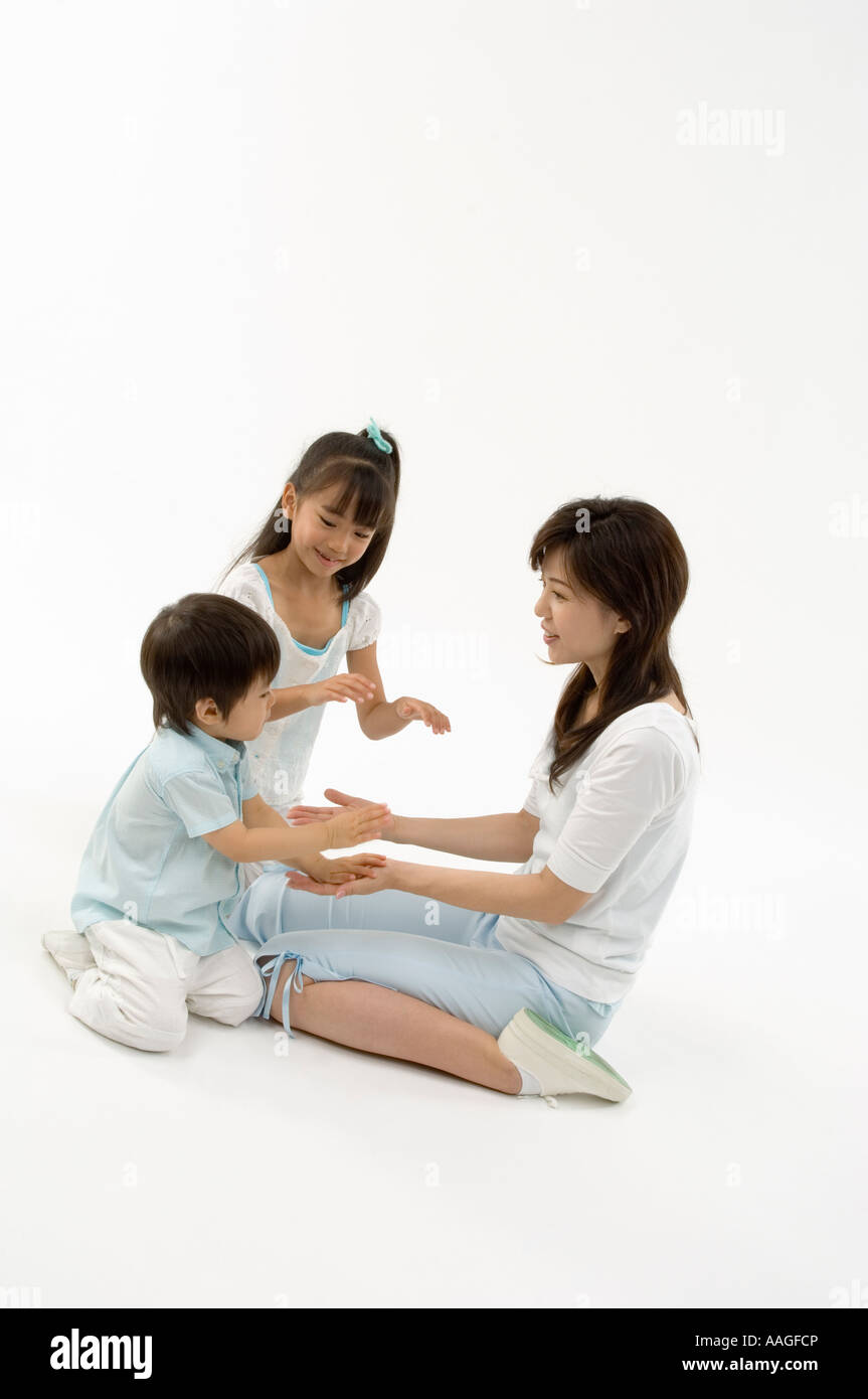Year old children three japanese hi-res stock photography and images ...