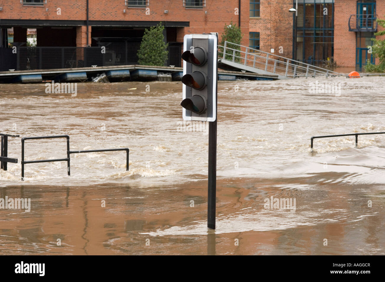 Submerged traffic light by the flooded River Aire & Leeds Liverpool ...