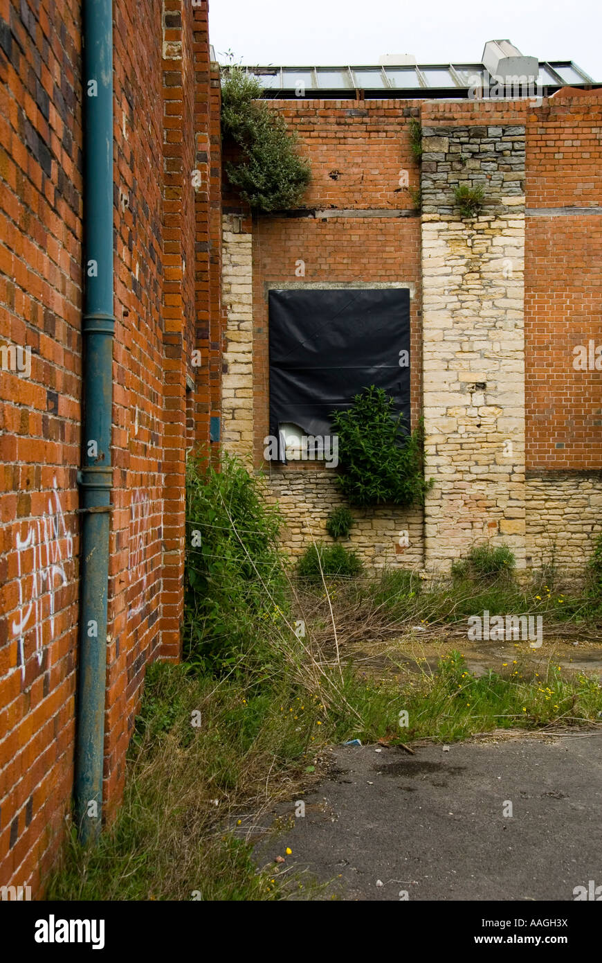 Abandoned Industrial Building Stock Photo - Alamy