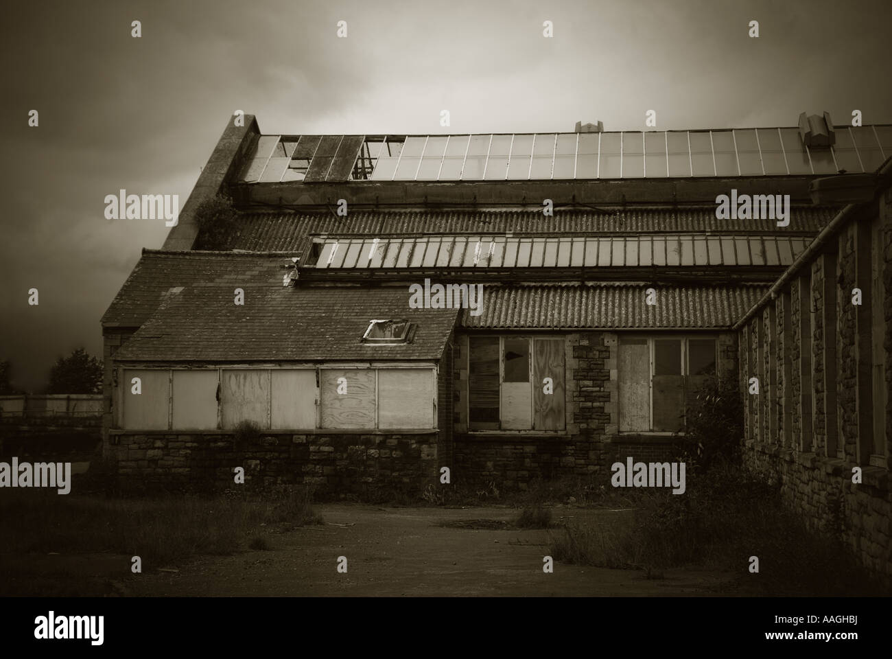 Abandoned Industrial Unit Warehouse Stock Photo - Alamy