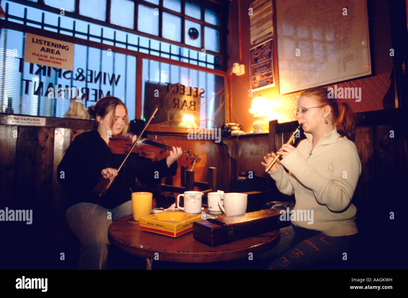 Cobblestone pub dublin music hi-res stock photography and images - Alamy