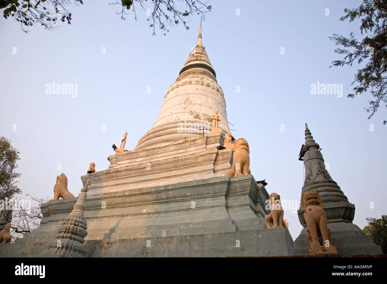 Wat Phnom Phnom Penh Cambodia Stock Photo - Alamy