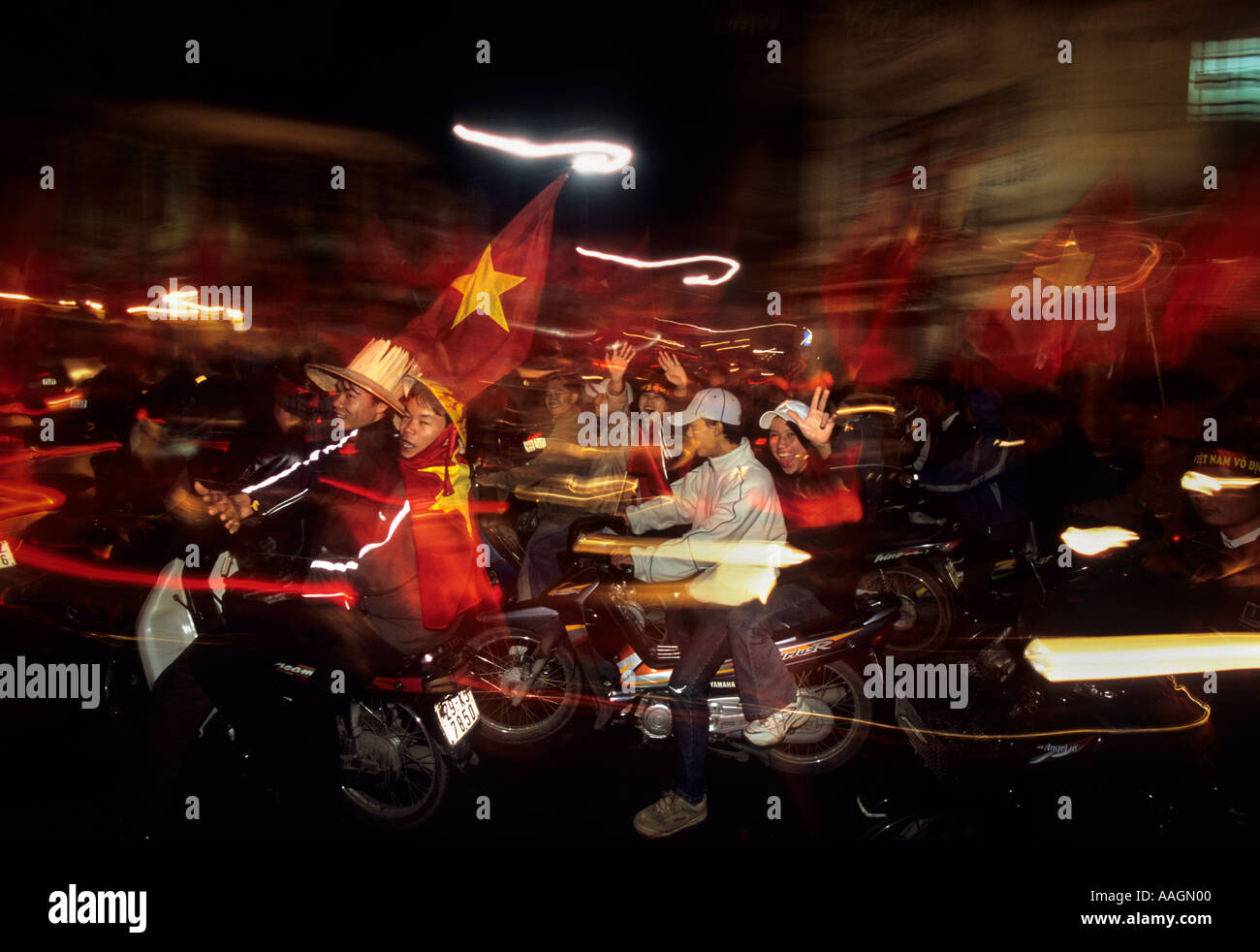 Celebrations in Hanoi after Vietnam's semi final win in the 2003 SEA ...