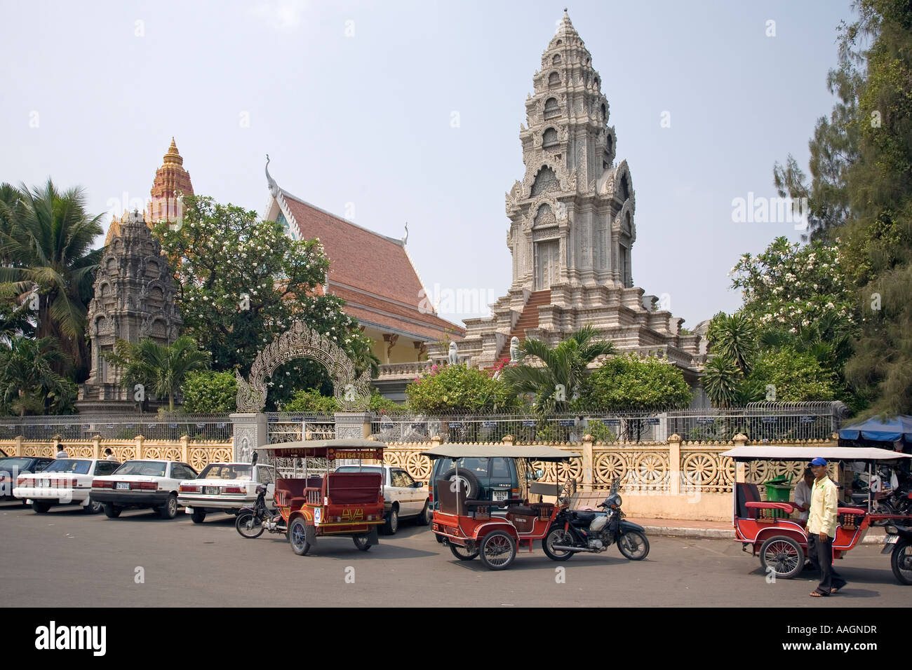 Wat Ounalom Phnom Penh Cambodia Stock Photo - Alamy