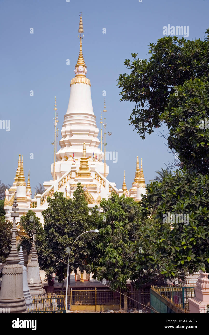 Wat Botum Phnom Penh Cambodia Stock Photo - Alamy