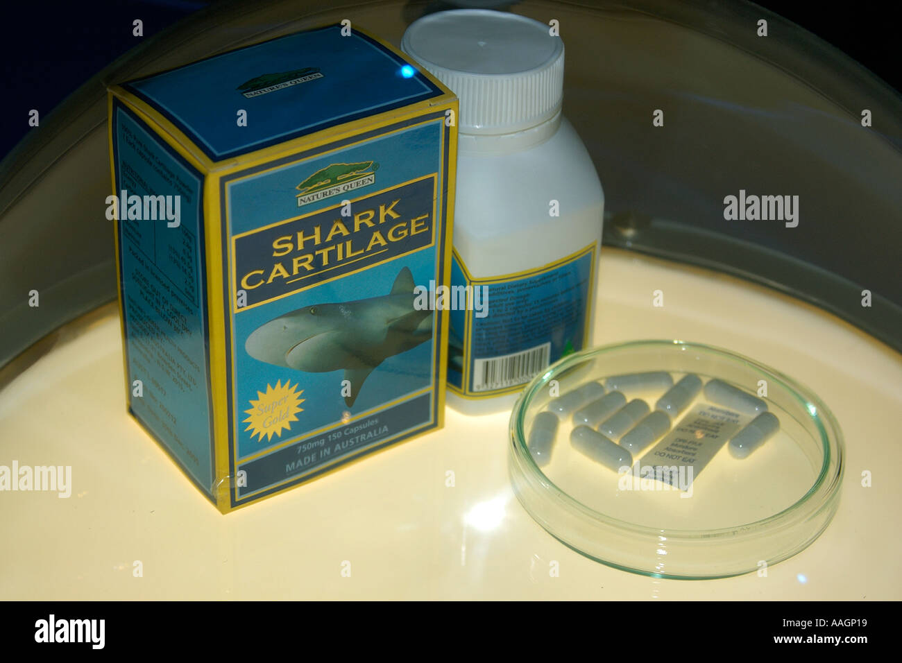 Shark cartilage pills hi-res stock photography and images - Alamy