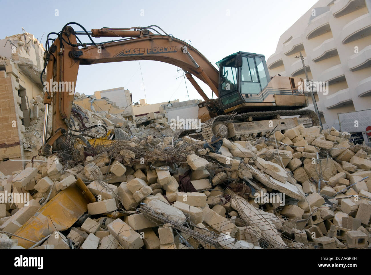 Demolition work to remove the debris of a building which collapsed in ...