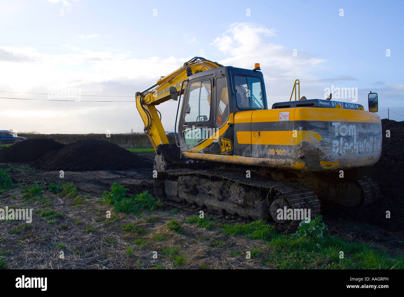 Hole digger grass hi-res stock photography and images - Alamy