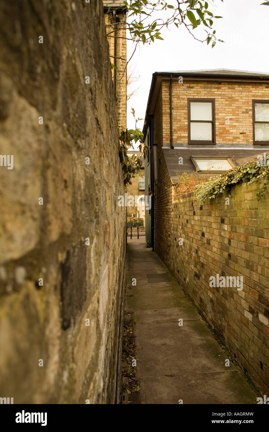 Dark ally hi-res stock photography and images - Alamy