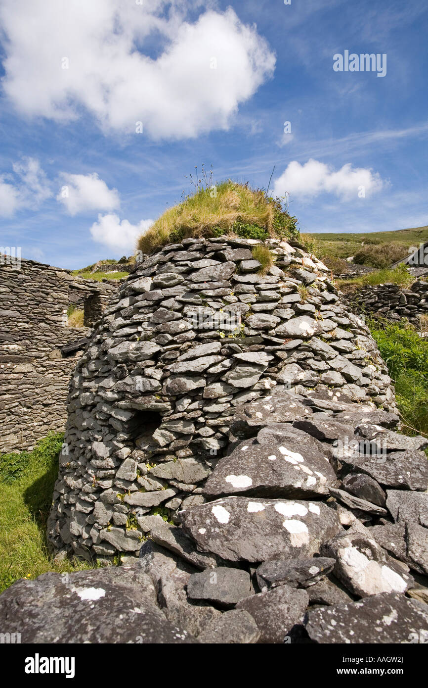 Ireland Kerry Dingle Slea Head Coumeenoole cloghan beehive hut and ...