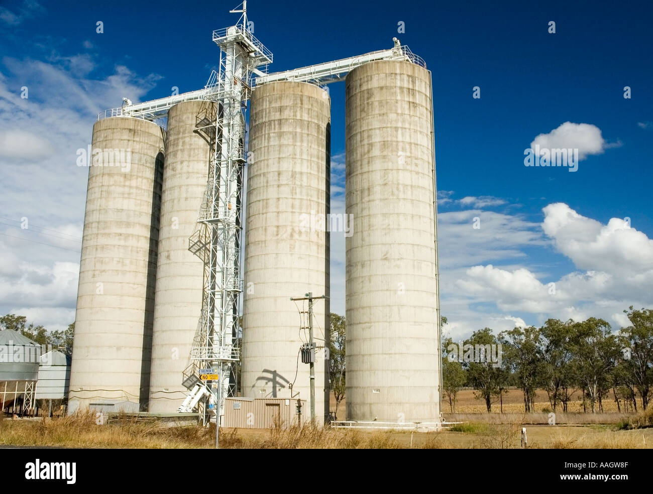 Monto central Queensland Australia silos 3448 Stock Photo - Alamy