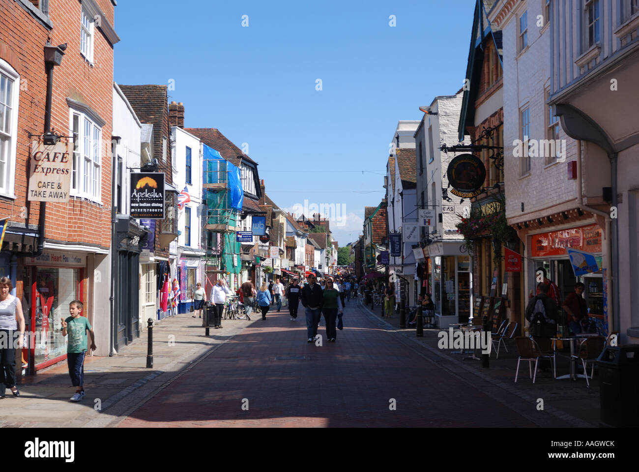 Narrow city stree hi-res stock photography and images - Alamy