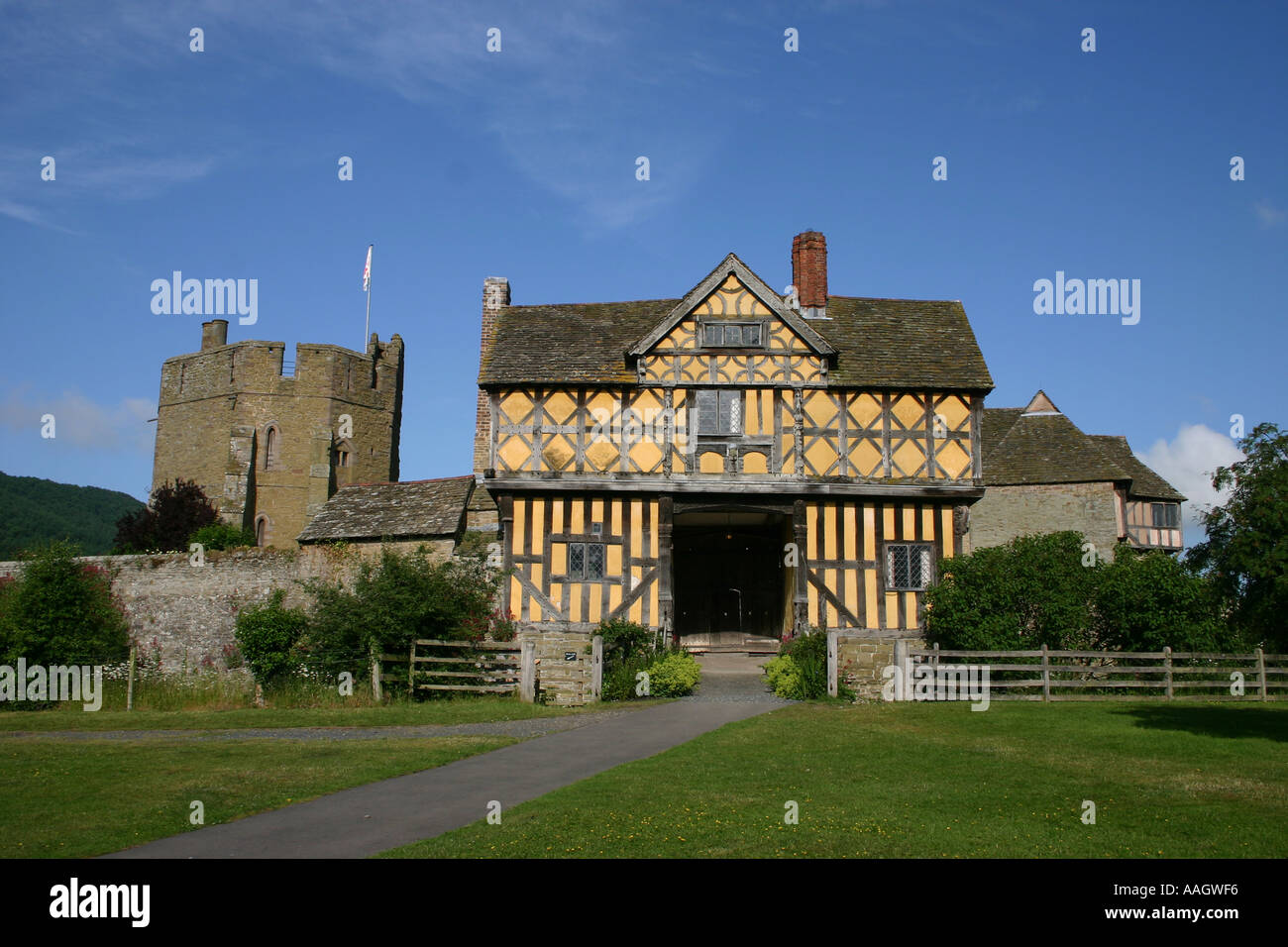 Jacobean Gatehouse at Stokesay Castle Stock Photo - Alamy