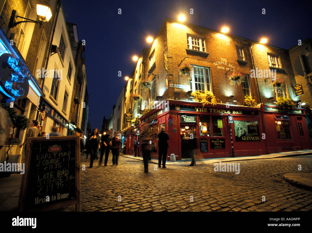 Temple bar lane dublin hi-res stock photography and images - Alamy