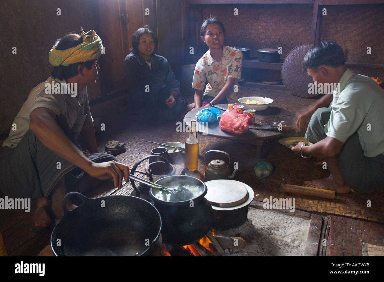 Myanmar inle lake kitchen hi-res stock photography and images - Alamy