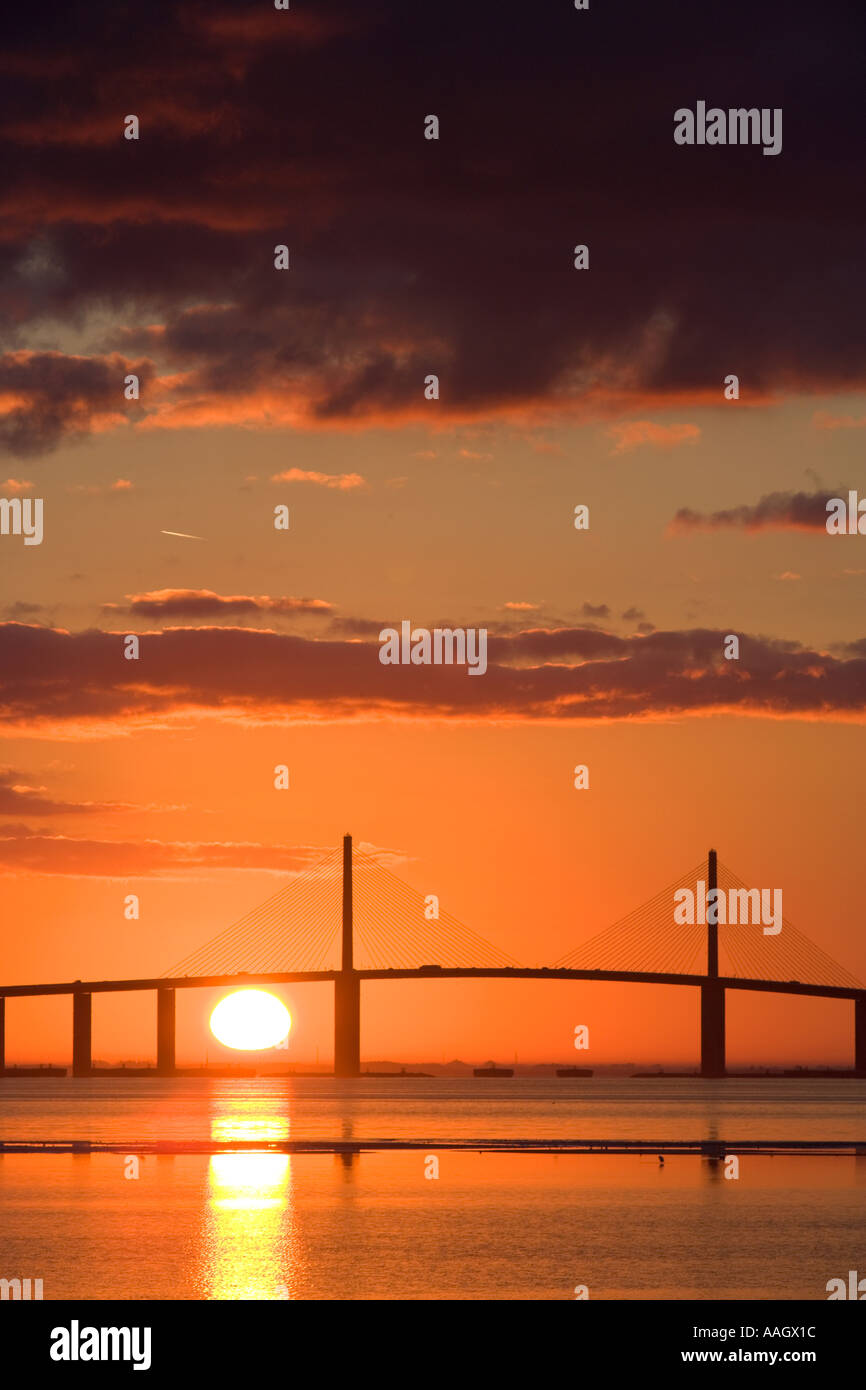 Sunshine skyway bridge silhouette hi-res stock photography and images ...