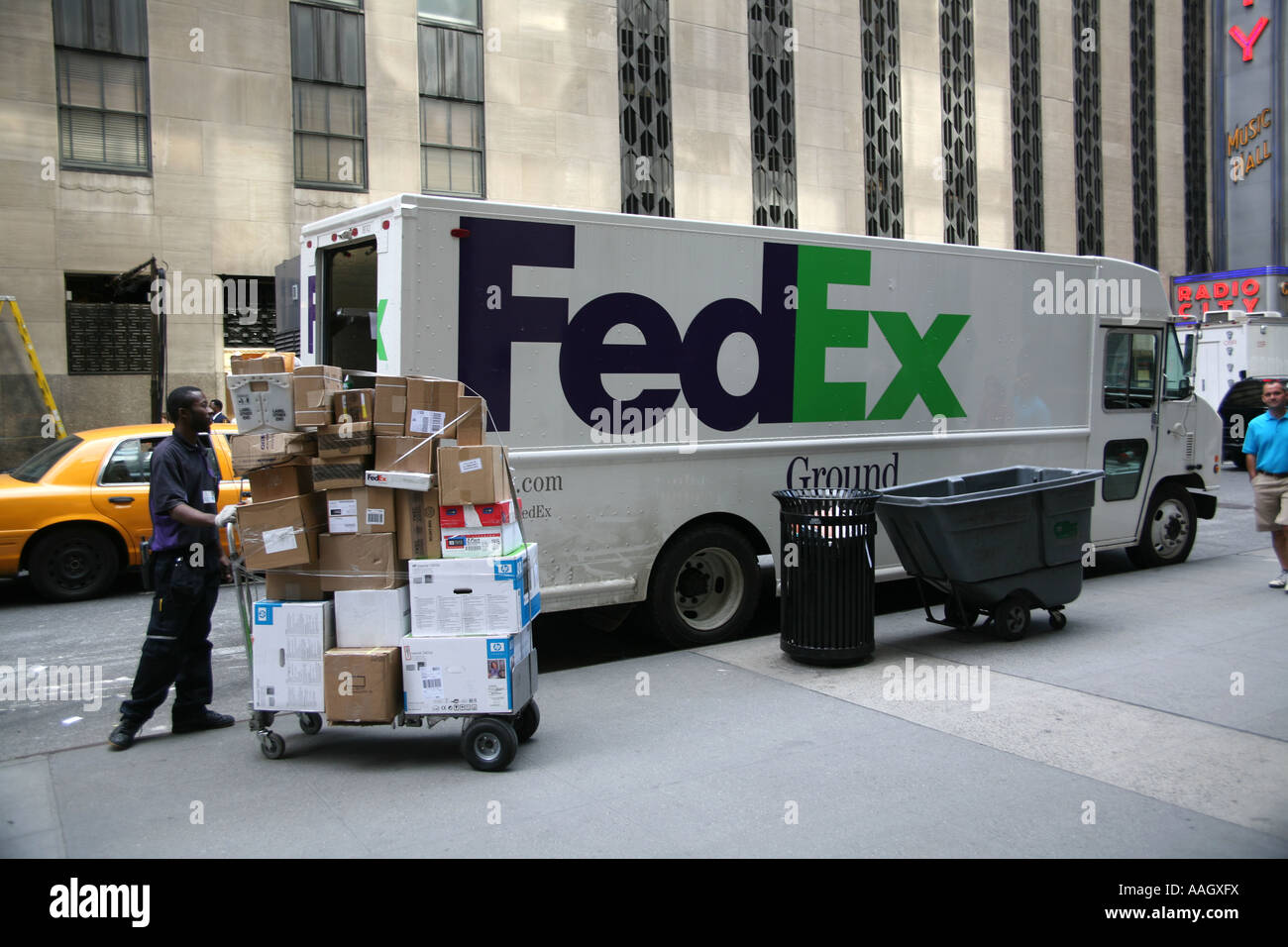 New york courier hi-res stock photography and images - Alamy