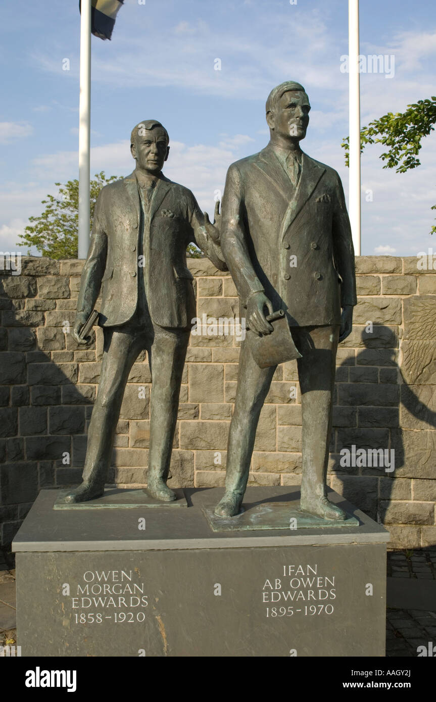 Statue of Owen Morgan 'OM' Edwards and Ifan ab Owen Edwards, welsh ...