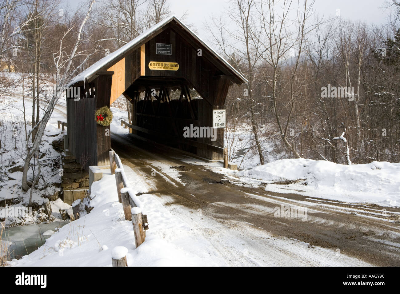 Gold brook bridge vermont hi-res stock photography and images - Alamy