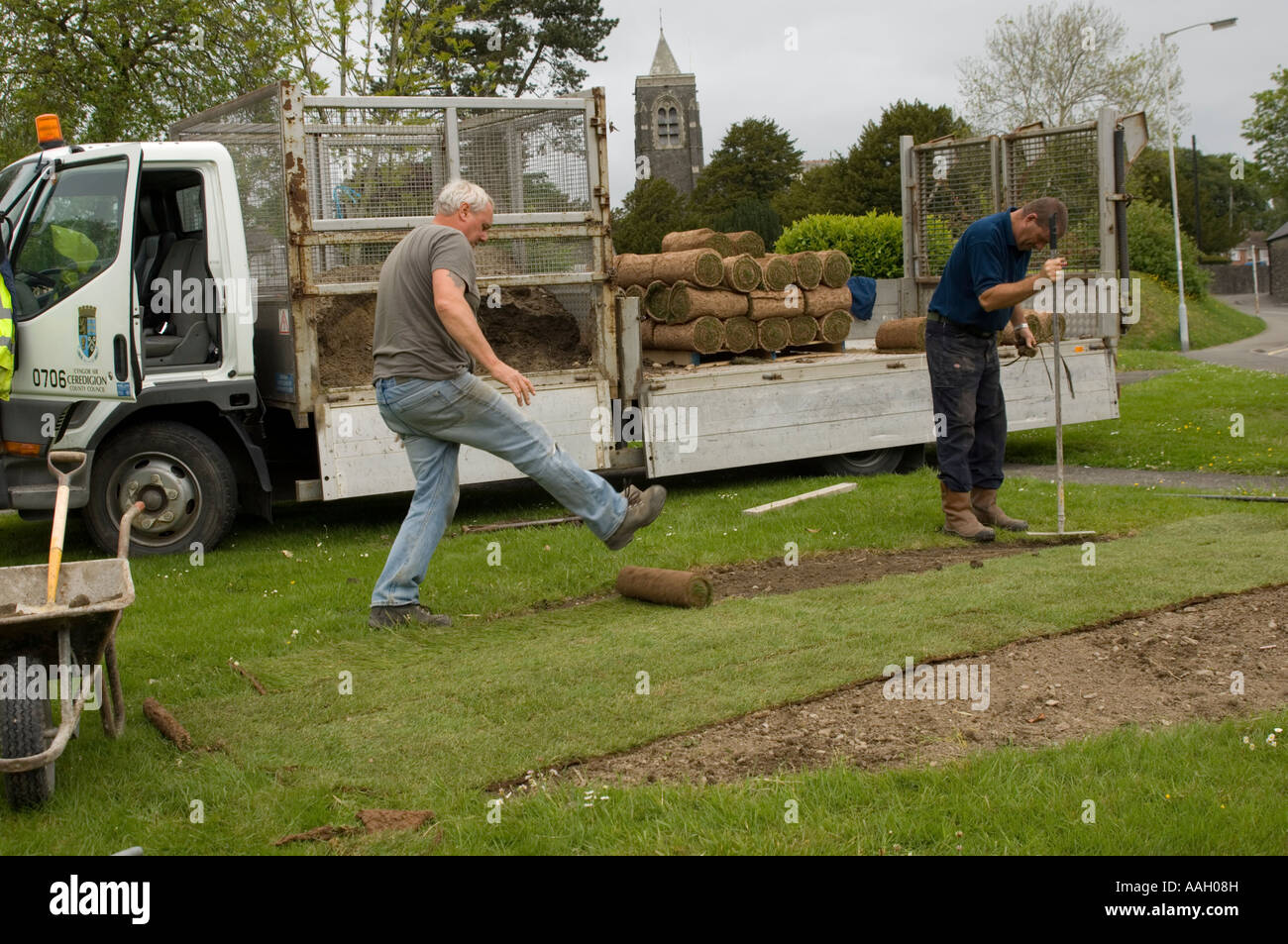 Employees on the lawn hi-res stock photography and images - Alamy