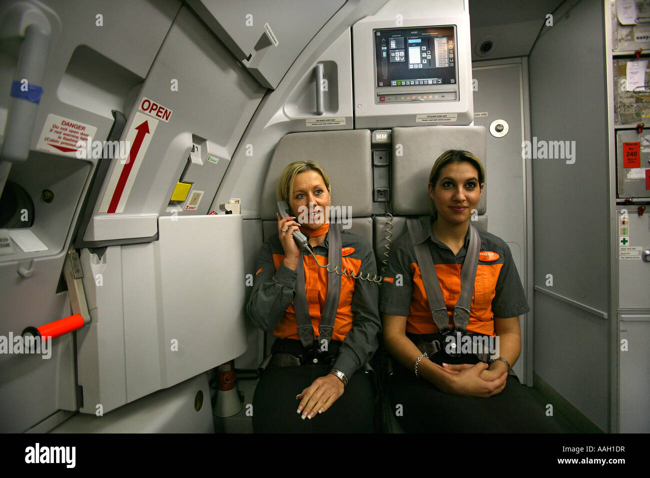 Easyjet Cabin Crew Stock Photos & Easyjet Cabin Crew Stock Images - Alamy