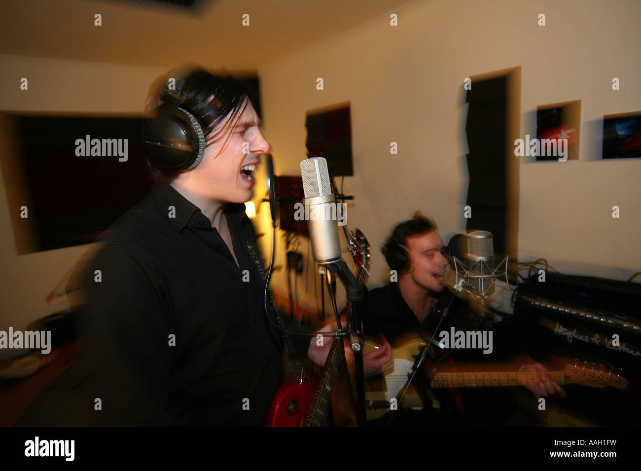 Musicband Cellophane is recording its first CD and plays in bars ...