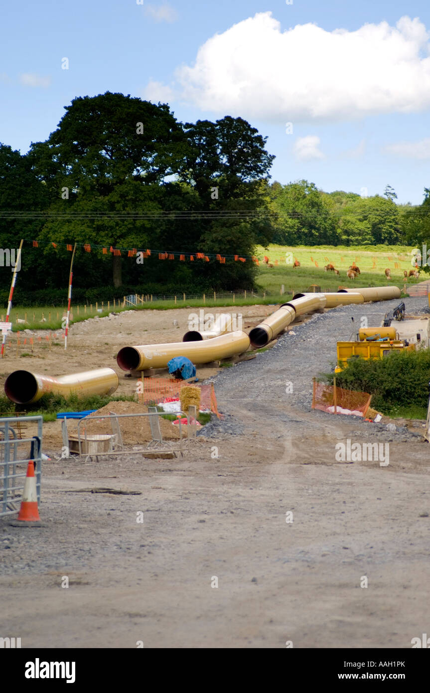 Laying liquid natural gas LNG pipeline from Milford Haven to Gloucester ...