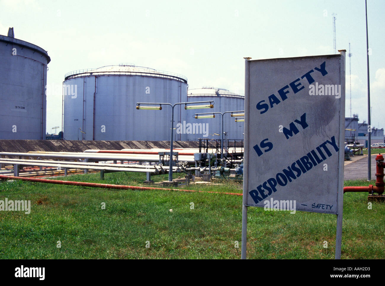Nigeria oil and gas industry hi-res stock photography and images - Alamy