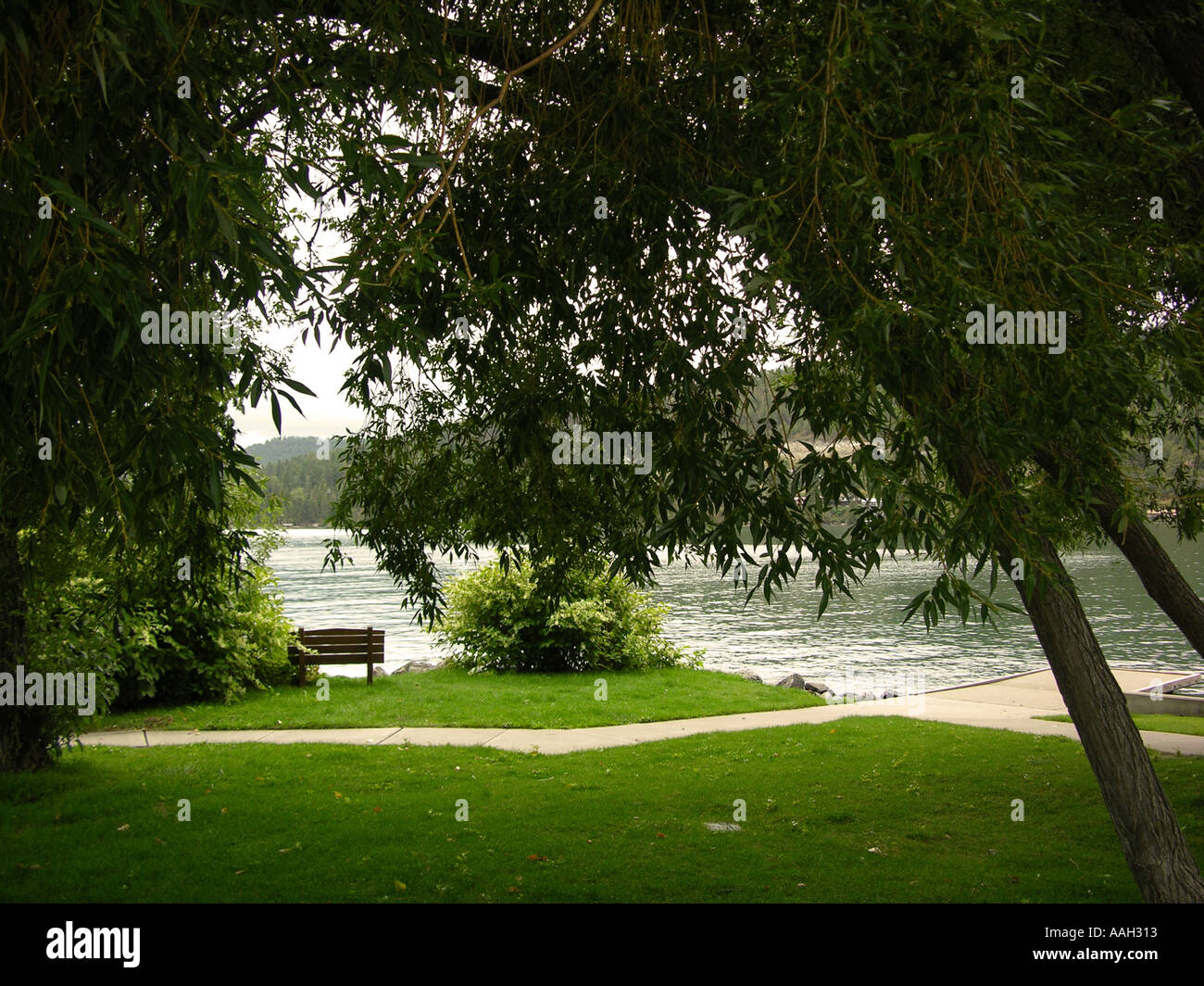Park bench at lake Stock Photo - Alamy