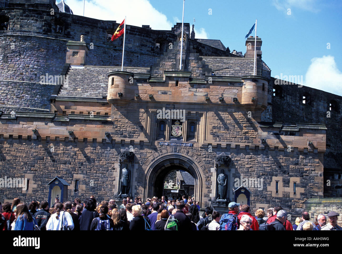 Tourists in front of the Gatehouse Edinburgh Castle Edinburgh Central ...