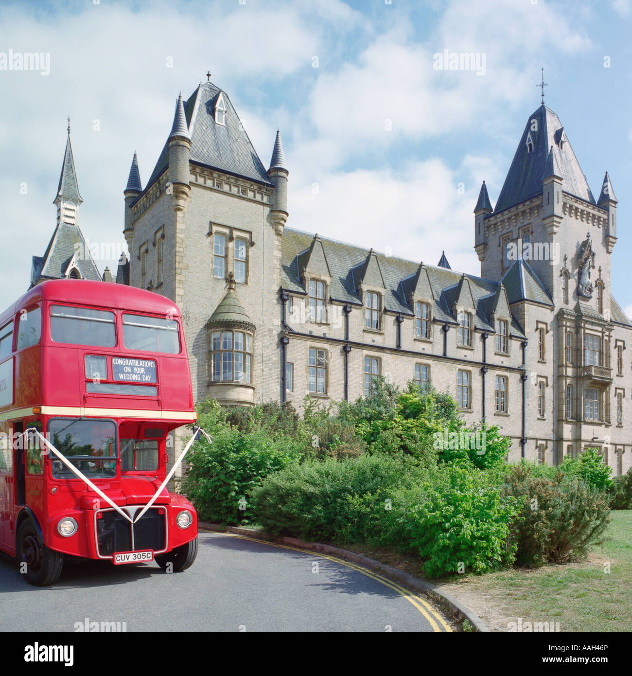 London routemaster bus victoria bus hi-res stock photography and images ...