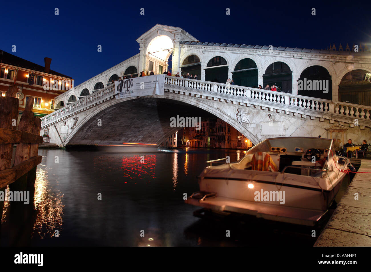 Venice by night by rialto bridge hi-res stock photography and images ...