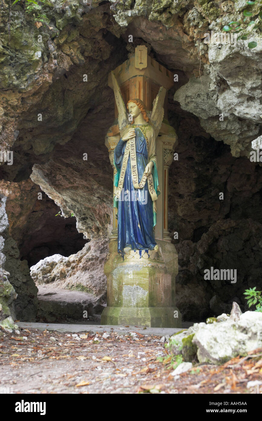 Angel figurine gaurding entrance cave hi-res stock photography and ...