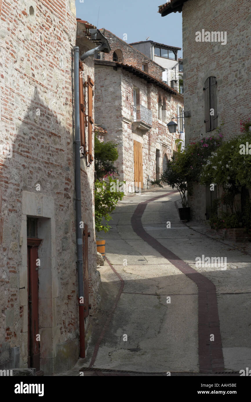 Narrow steep street in Penne d Agenais France Stock Photo - Alamy