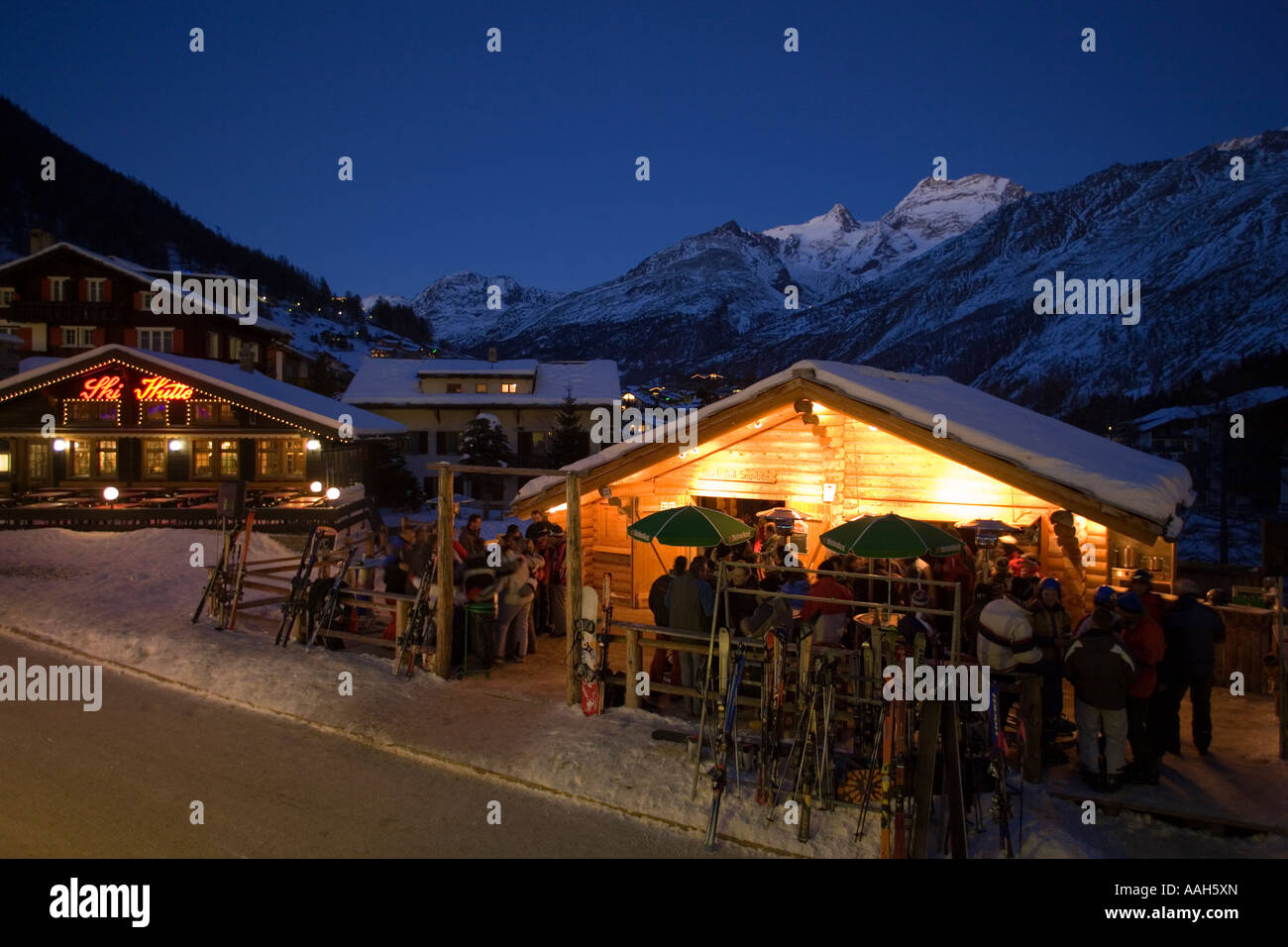 Young people having an apr s ski party in front of the Black Bull ...